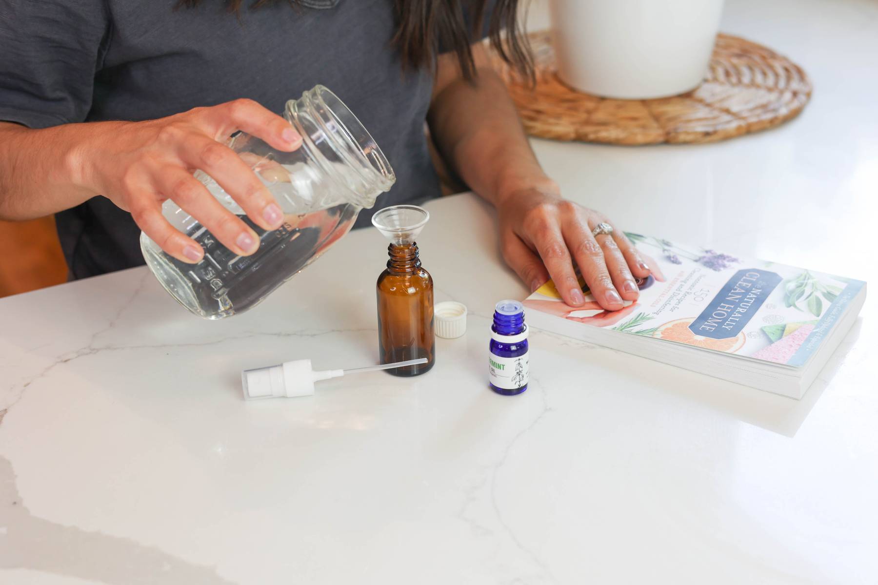 The Basics of Aromatherapy – Videos – Mother Earth News